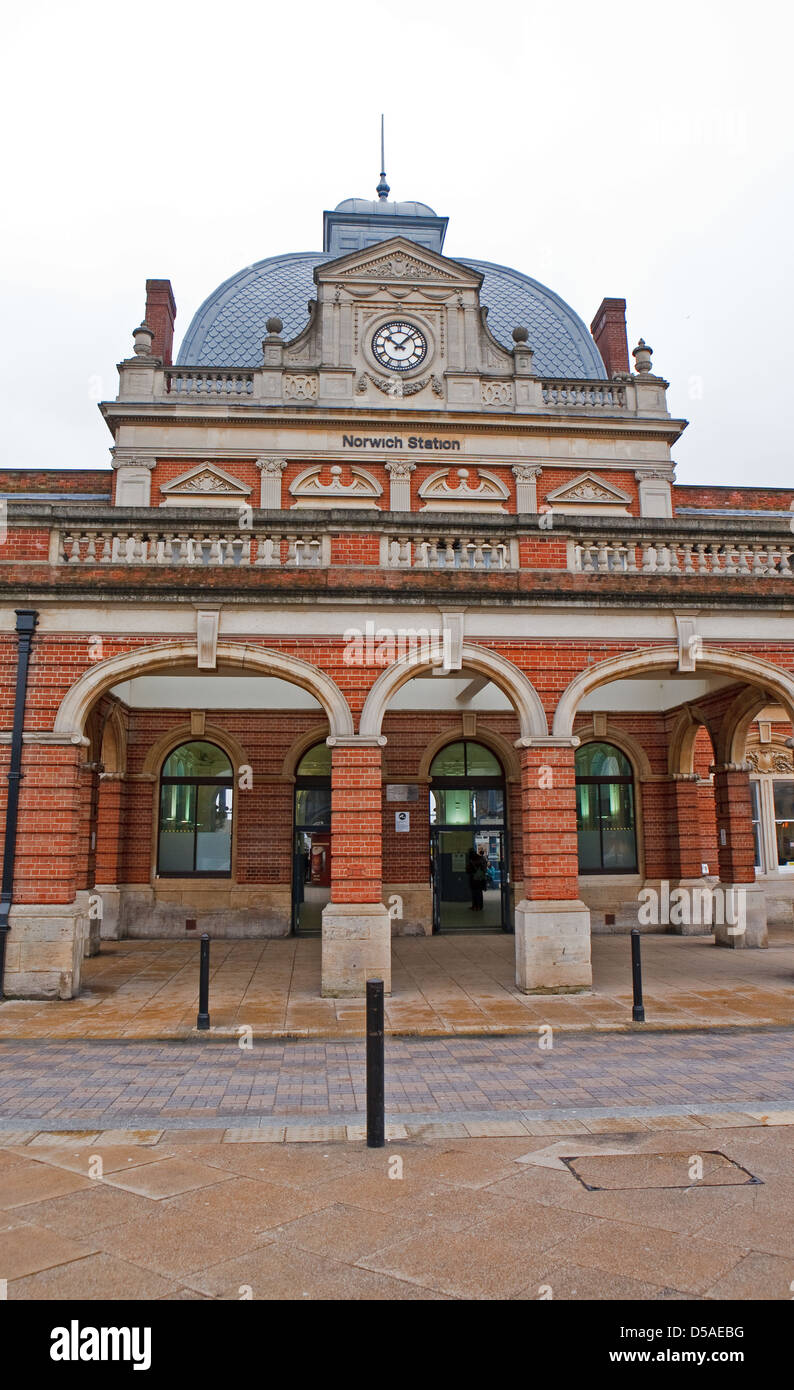 Norwich station ticket hi-res stock photography and images - Alamy