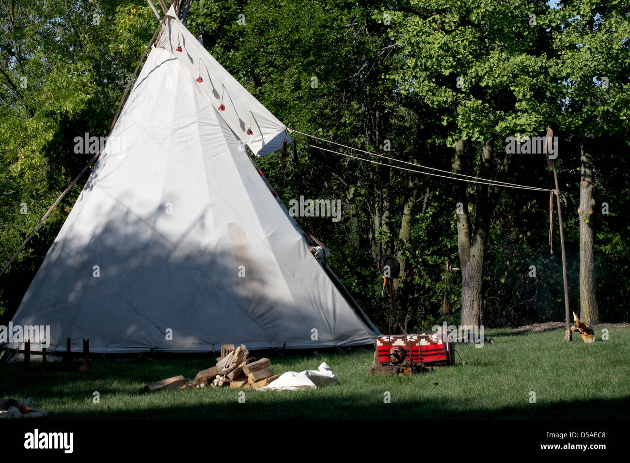 Native campsite hi-res stock photography and images - Alamy