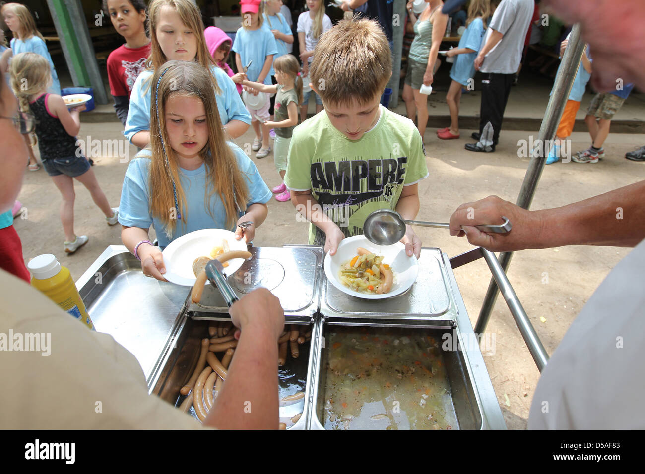 Ploen, Germany, children in food distribution in the camp Adlerhorst ...