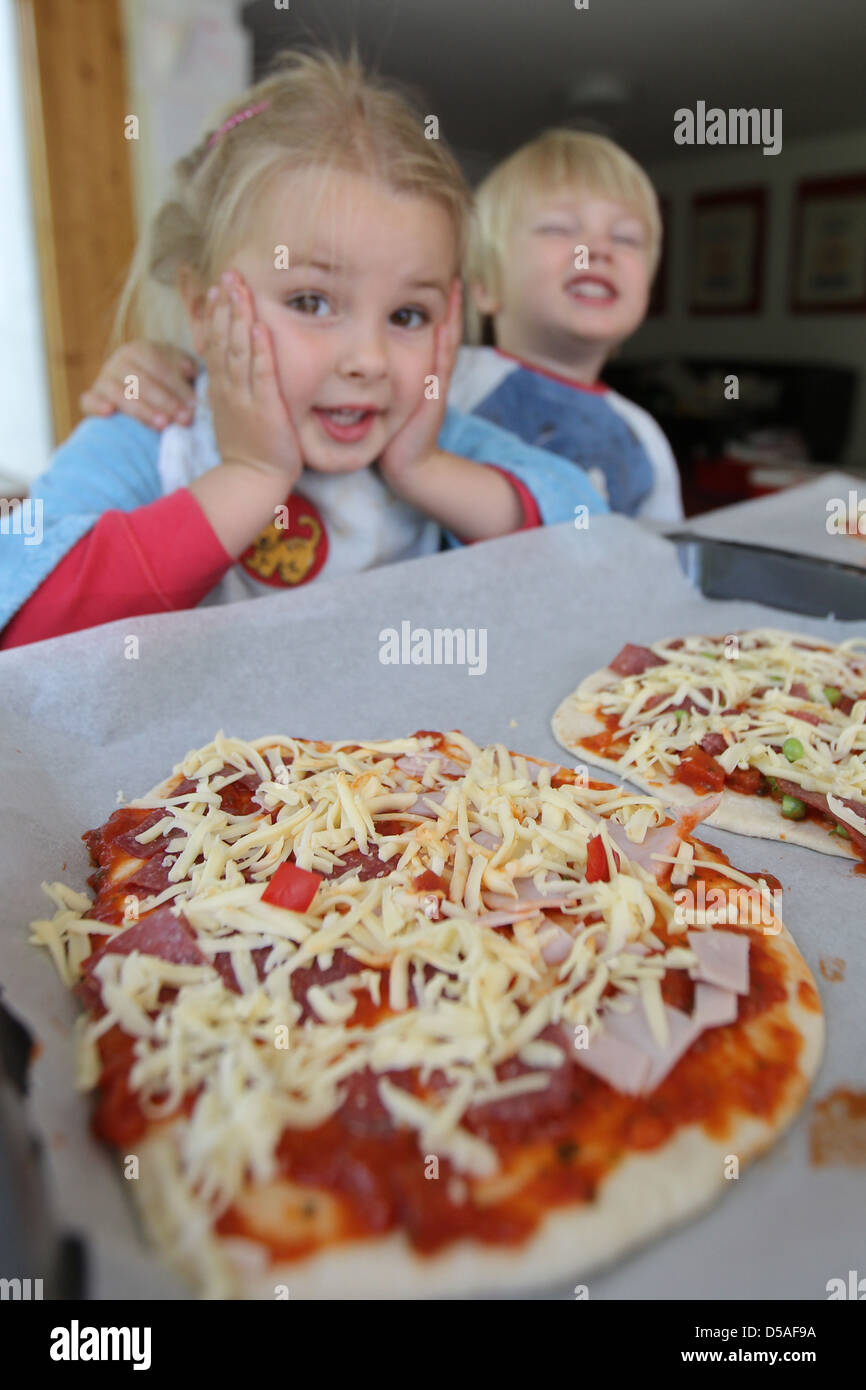 Handewitt, Germany, children prepare a homemade pizza Stock Photo - Alamy