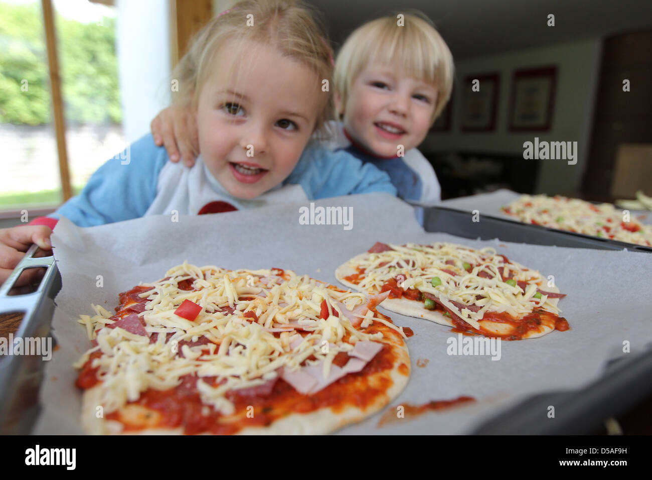 Handewitt, Germany, children prepare a homemade pizza Stock Photo - Alamy