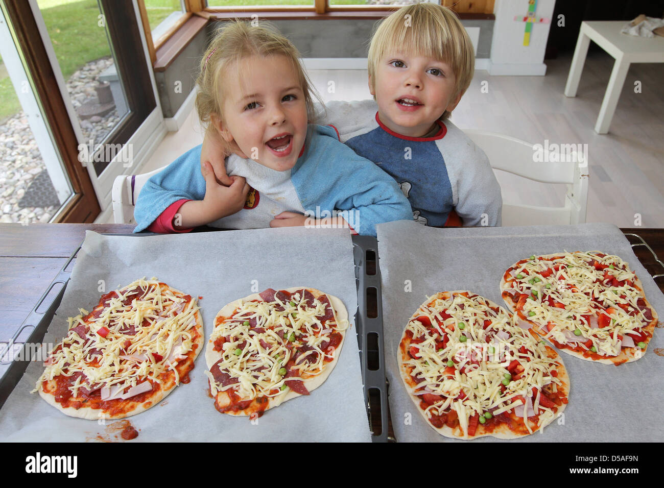 Handewitt, Germany, children prepare a homemade pizza Stock Photo - Alamy