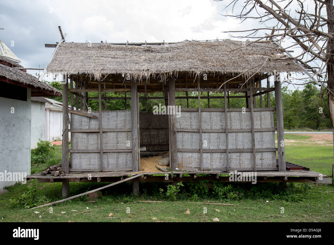 Traditional grain store granary storage hi-res stock photography and ...