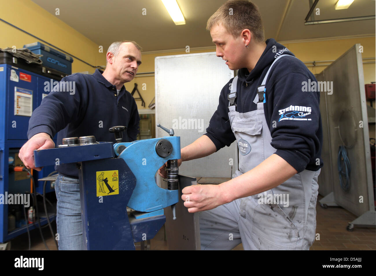 Body mechanics hi-res stock photography and images - Alamy