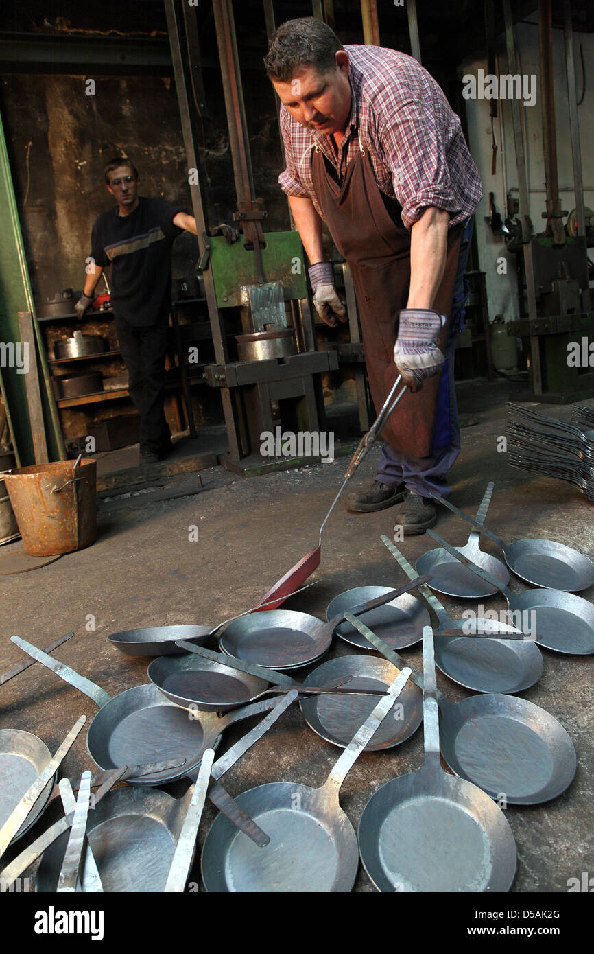 Monkey indoors hi-res stock photography and images - Alamy