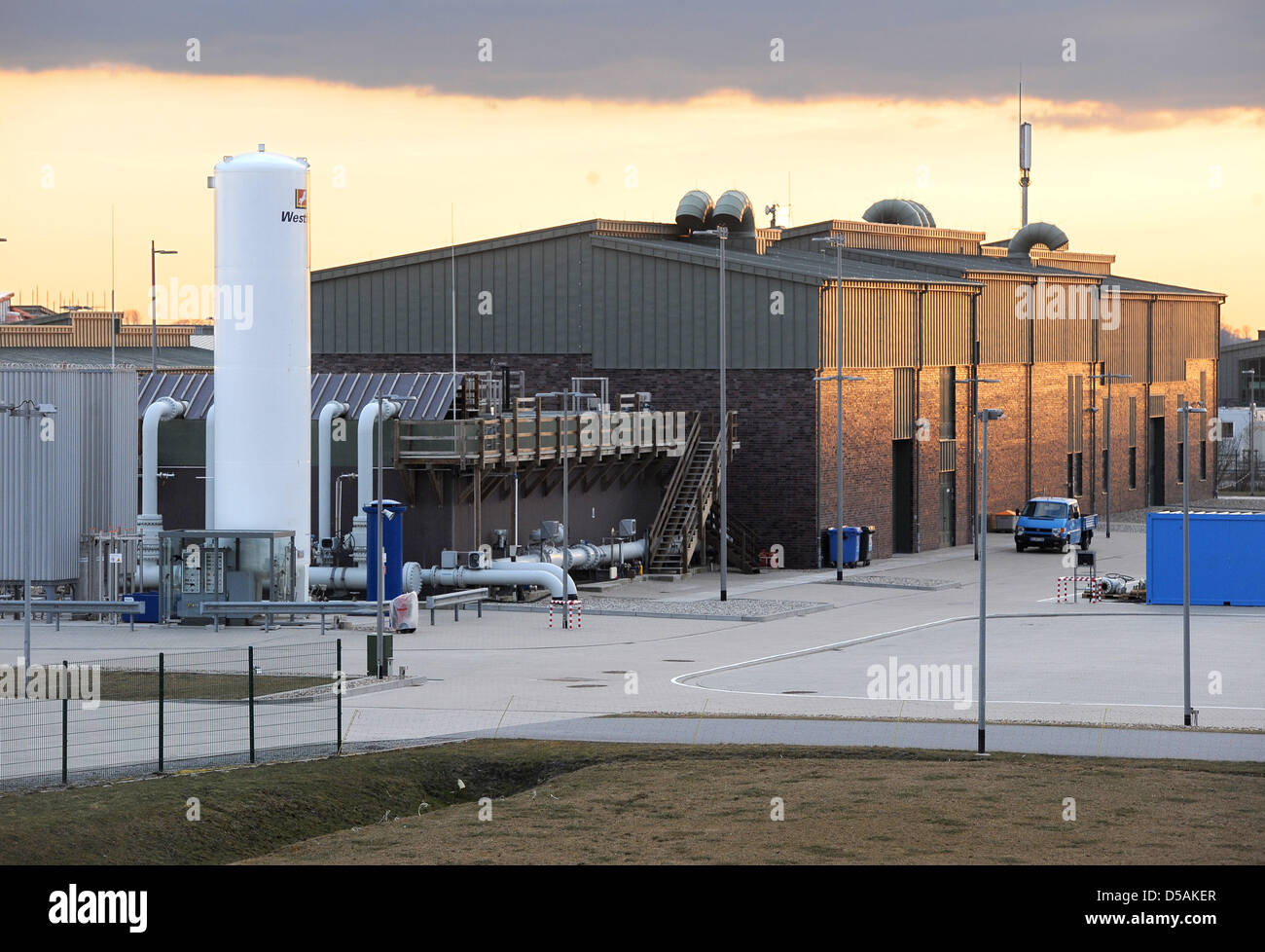 View of a completed natural gas buffer at the gas buffer site in Jemgum ...