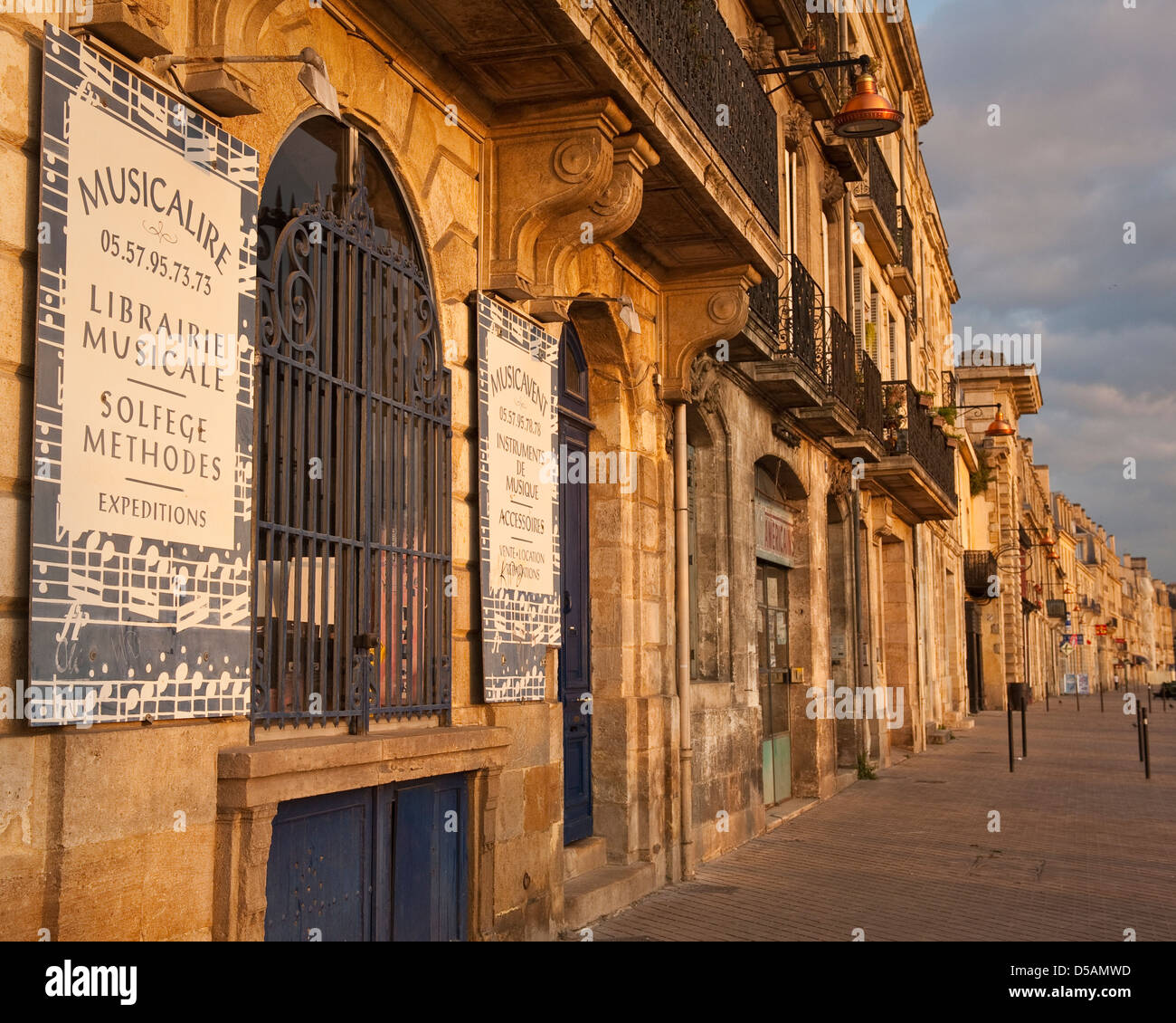 Quais bordeaux hi-res stock photography and images - Alamy