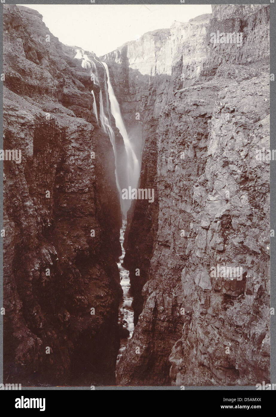 5 feet deep hi-res stock photography and images - Alamy