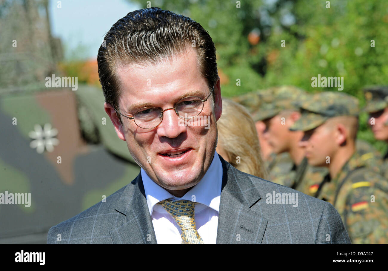 At the beginning of his summer journey, the German Defense Minister ...