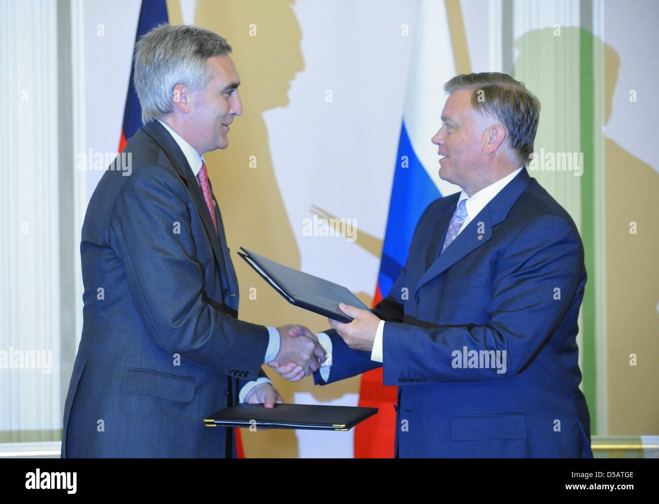 Siemens CEO Peter Loescher (L) and JSC Russian Railway CEO Vladimir ...
