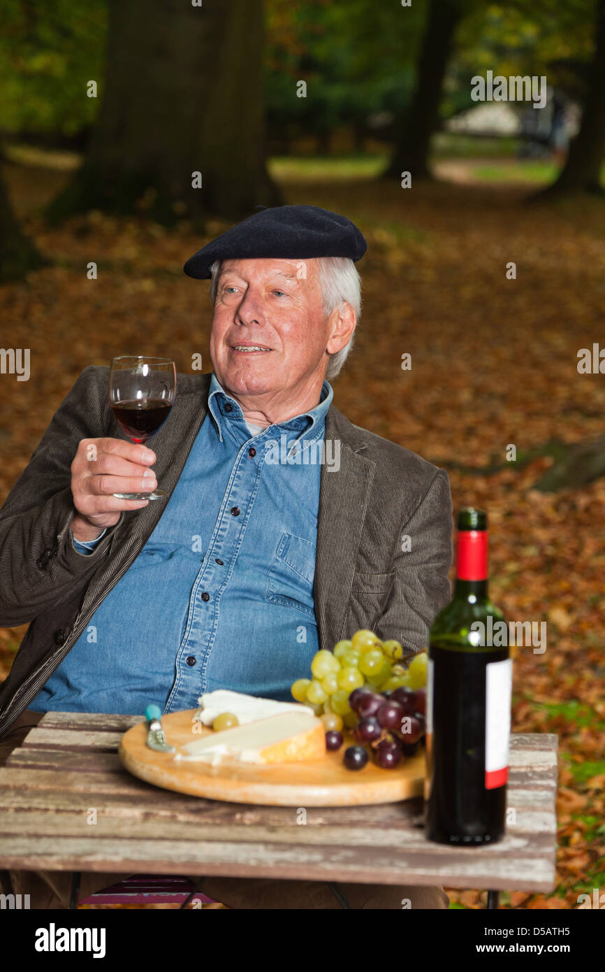 French drink wine senior hi-res stock photography and images - Alamy