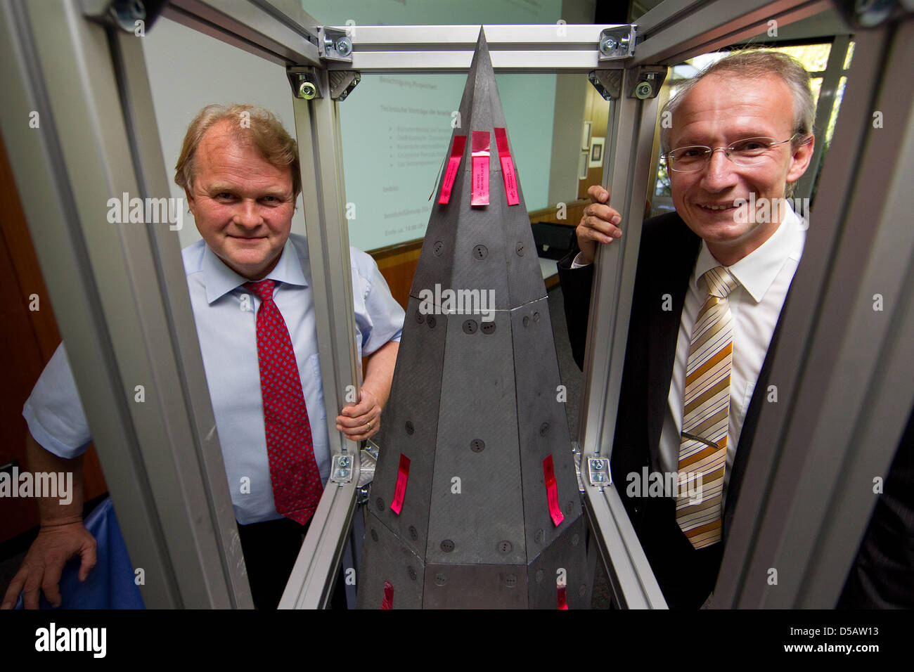 SHEFEX project manager Hendrik Weihs (L) and DLR director Heinz Voggenreiter present the pointed ...
