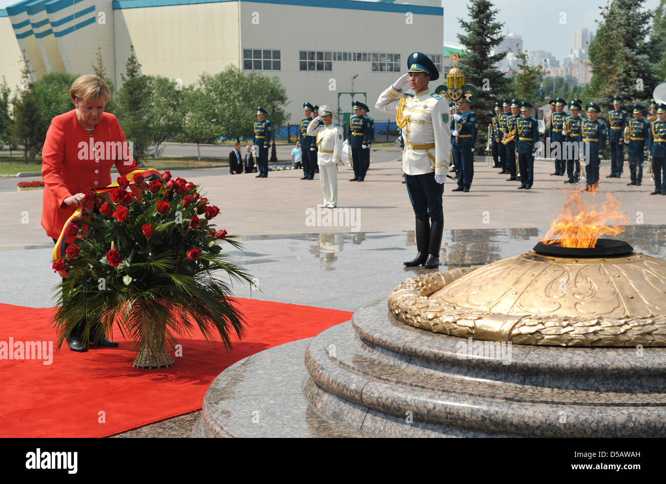 German Chancellor Angela Merkel (L) lays a wreath at the Burning Flame ...