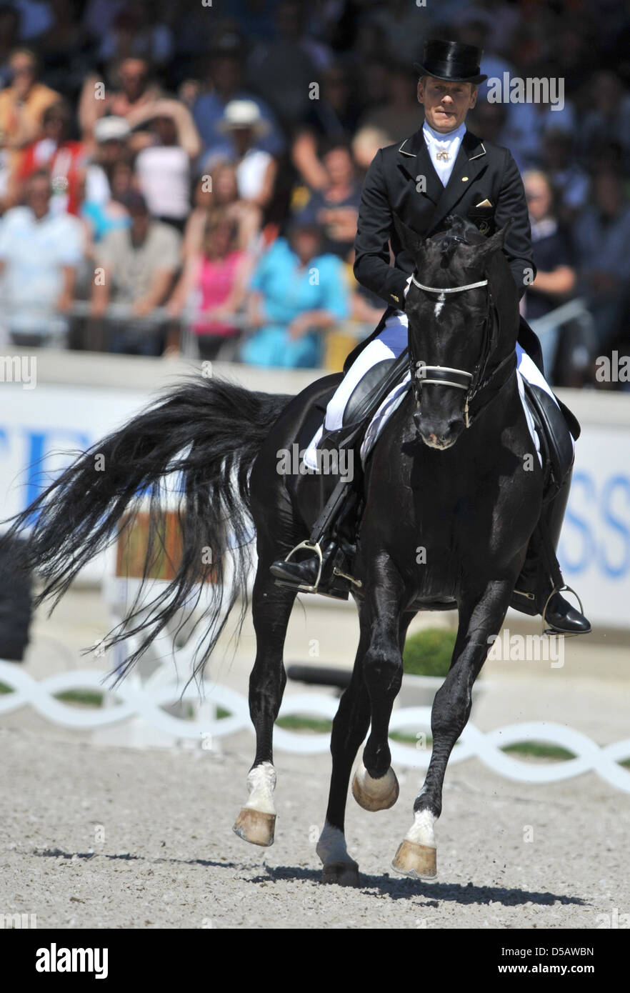 The Netherlands' Edward Gal and his horse 'Totilas' win the Grand Prix ...