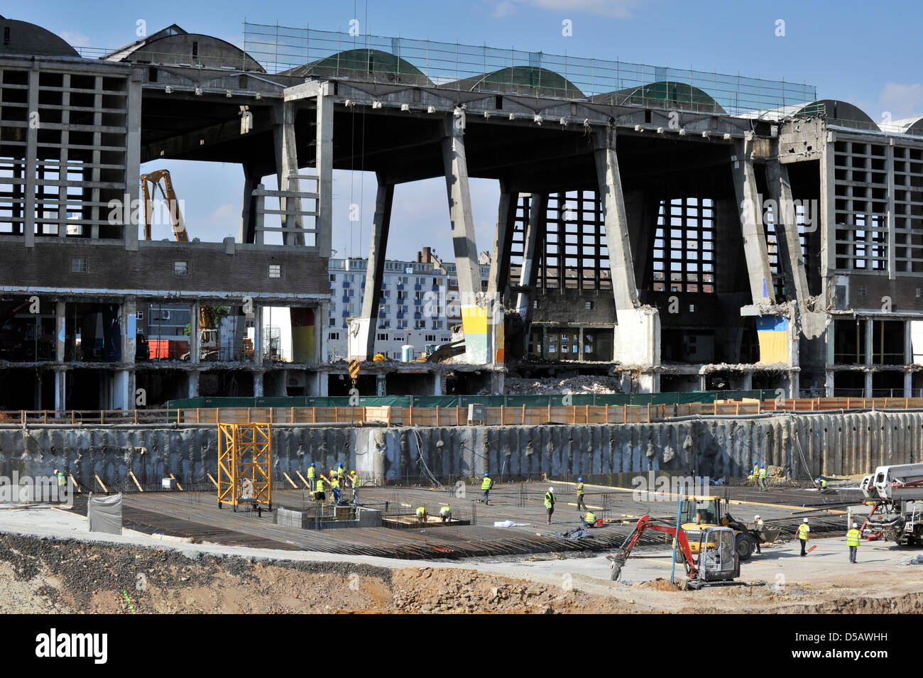 Workers construct the new building of the European Central Bank (ECB ...