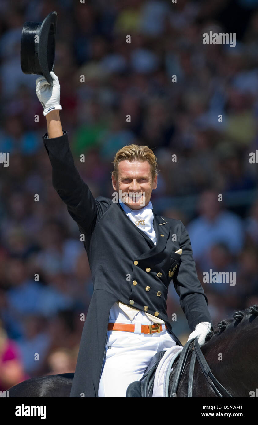 The Netherlands' Edward Gal and his horse 'Totilas' win the Grand Prix ...