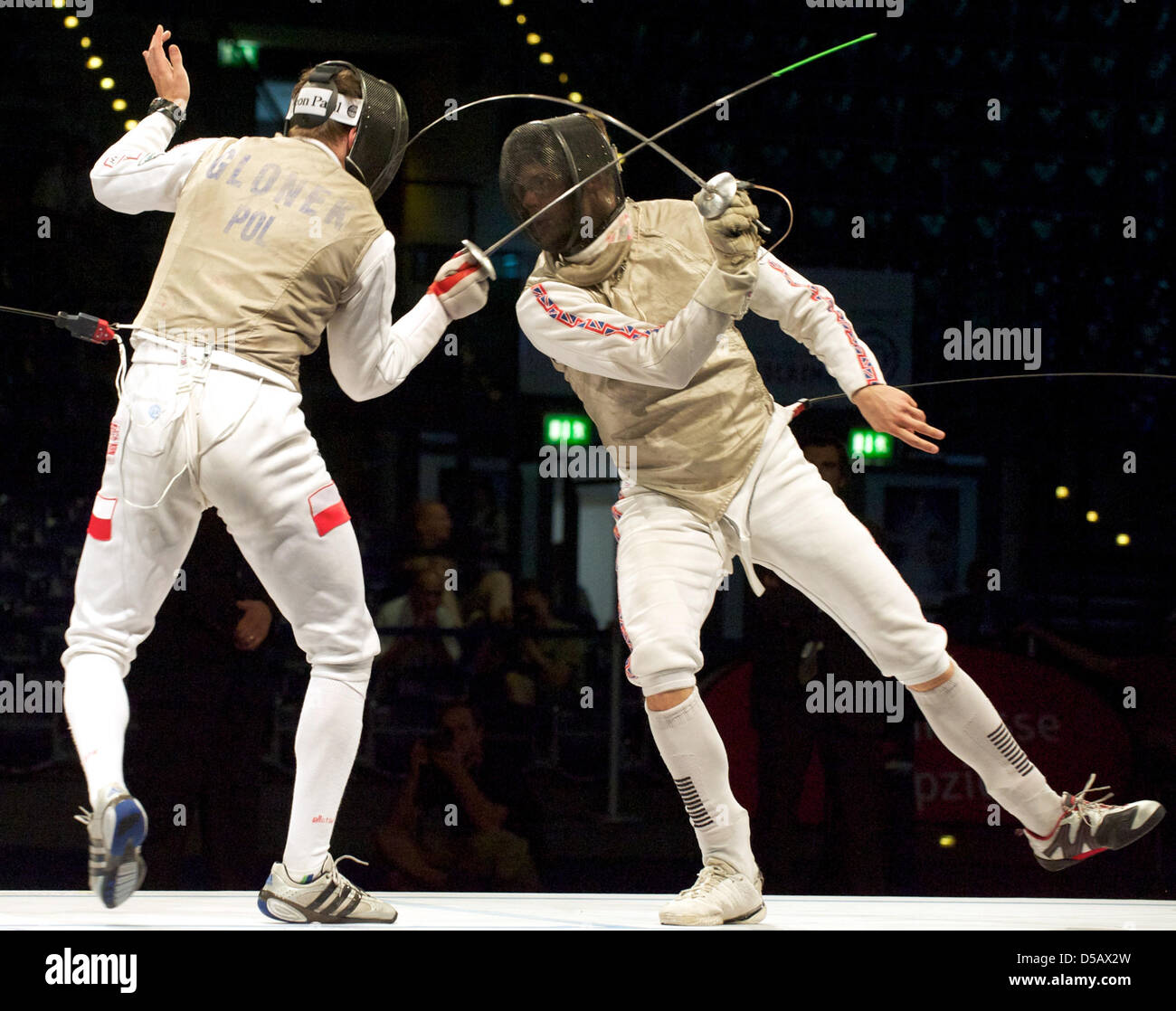 The british foil fencer Richard Kruse (R) fights in the final match ...