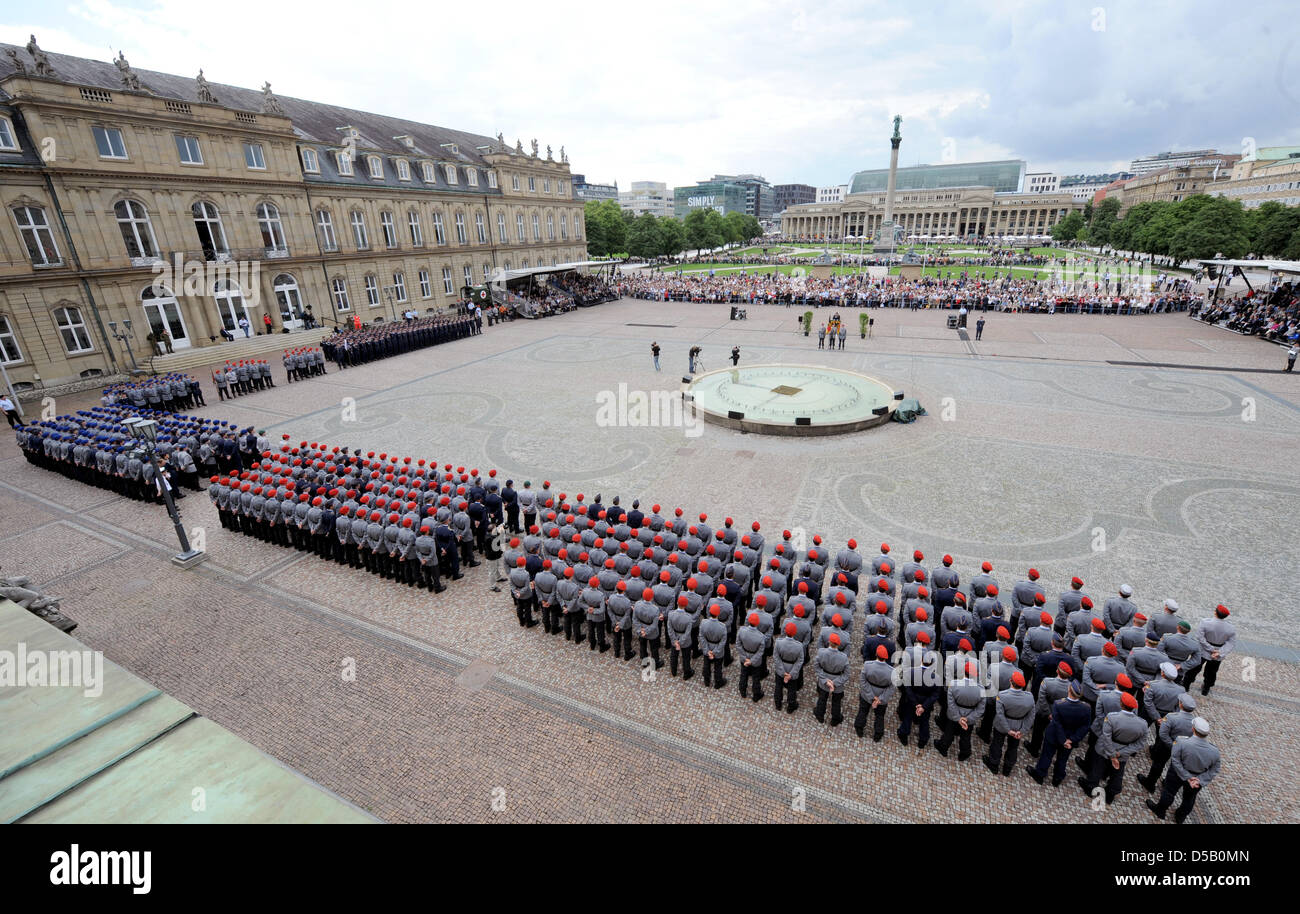 Some 650 German Bundeswehr recruits stand attention during their public ...