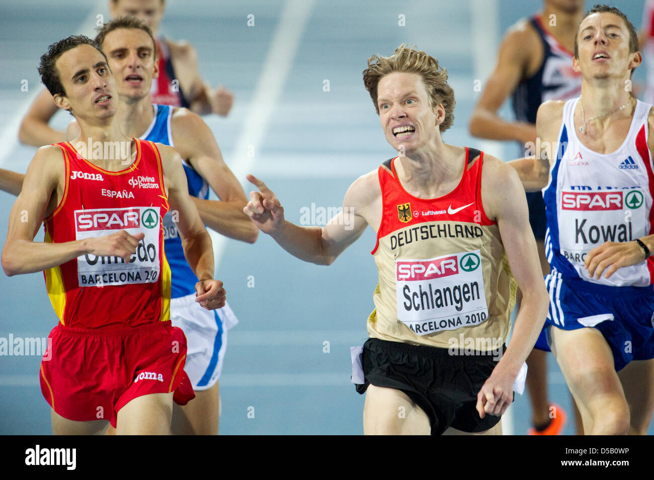 German runner Carsten Schlangen (C) celebrates his second place in the ...