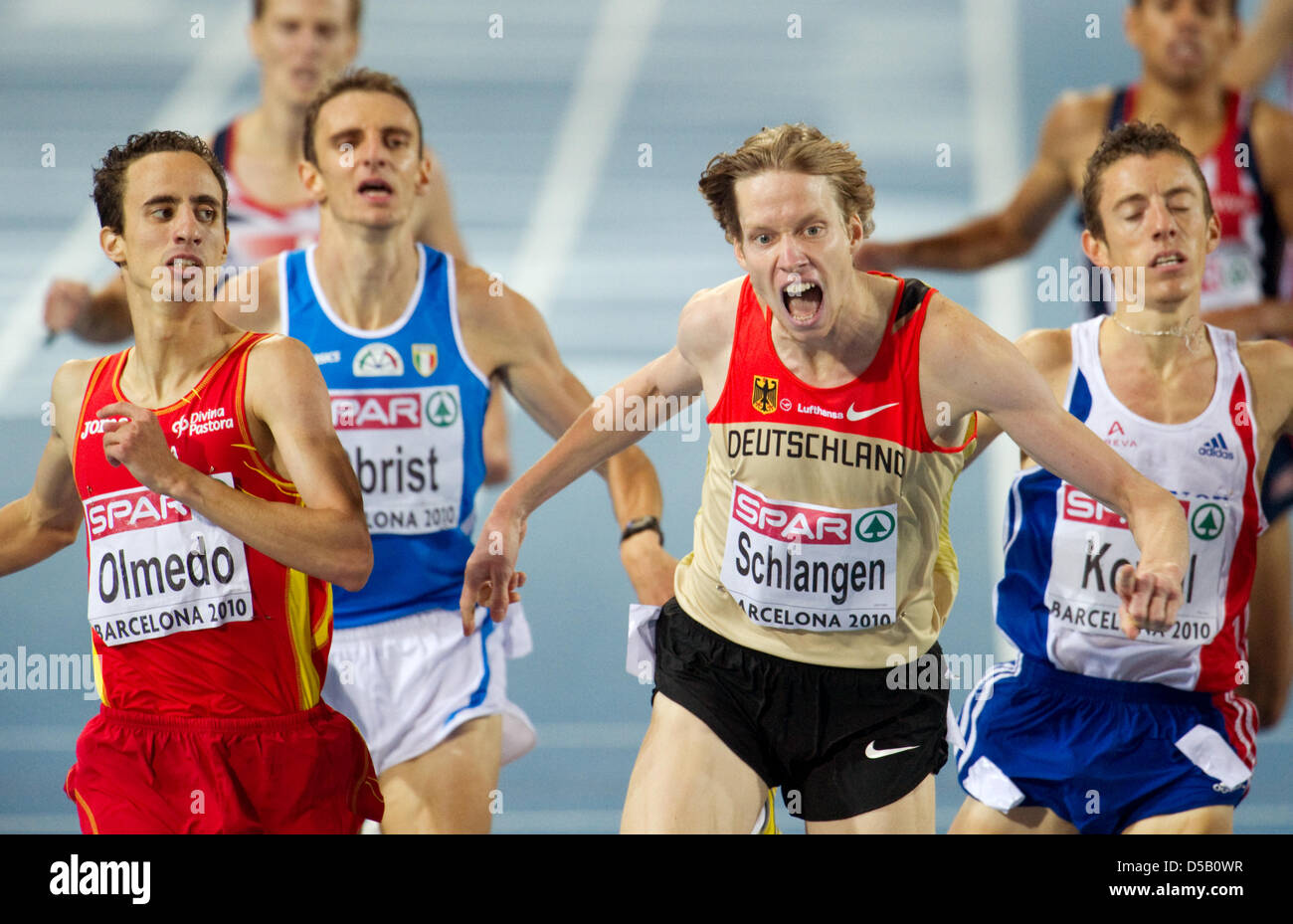German runner Carsten Schlangen (C) celebrates his second place in the ...