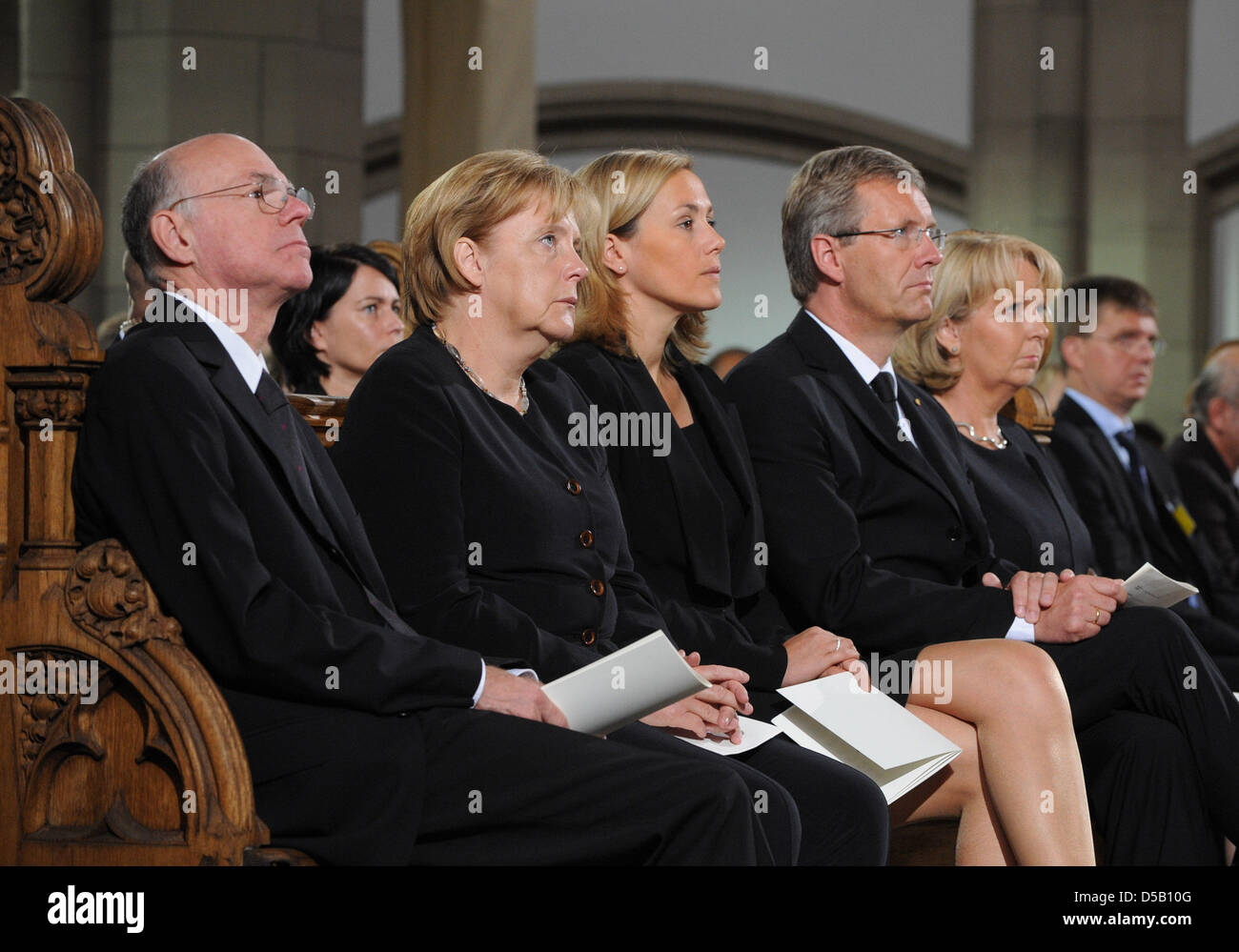 The President of the German Federal Parliament Norbert Lammert (L ...
