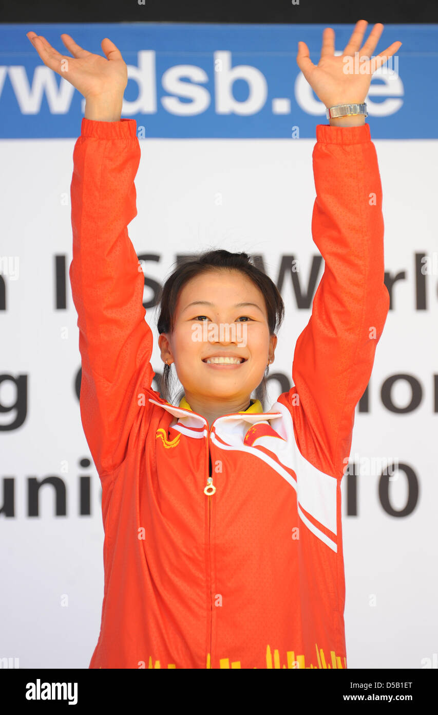 The Chinese shooting competitor Yi Si-Ling celebrates her victory in ...