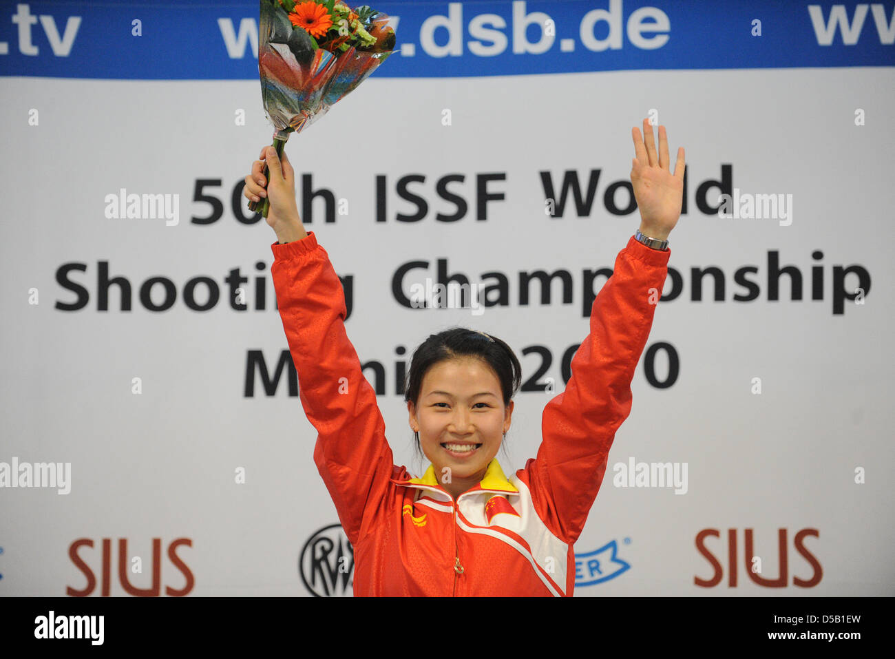 The Chinese shooting competitor Yi Si-Ling celebrates her victory in ...