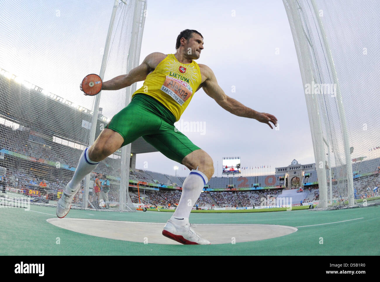 Lithuanian discus thrower Virgilijus Alekna throws at the European ...
