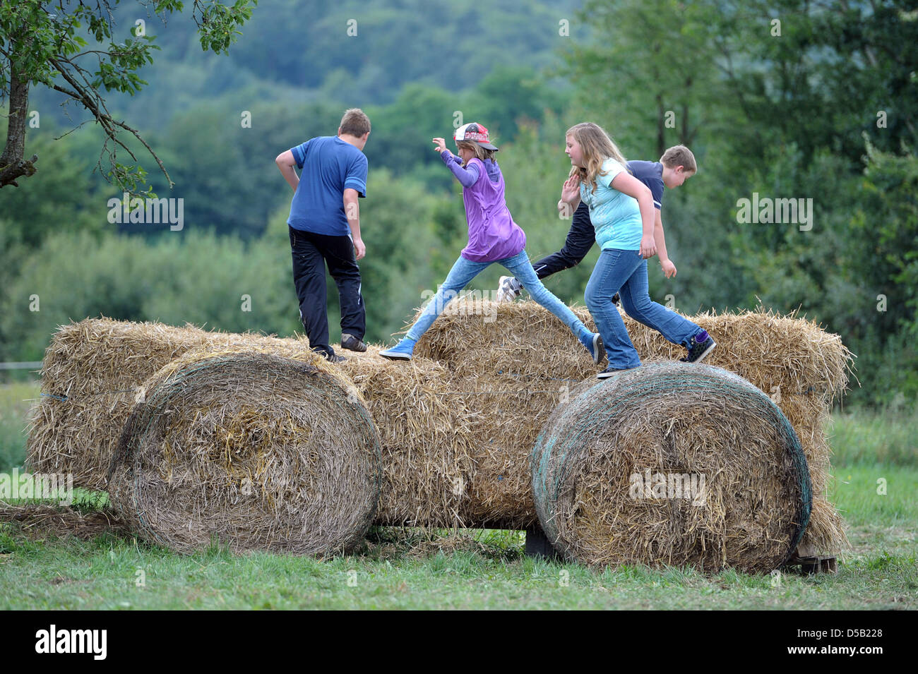 Two children play in the hay hi-res stock photography and images - Alamy