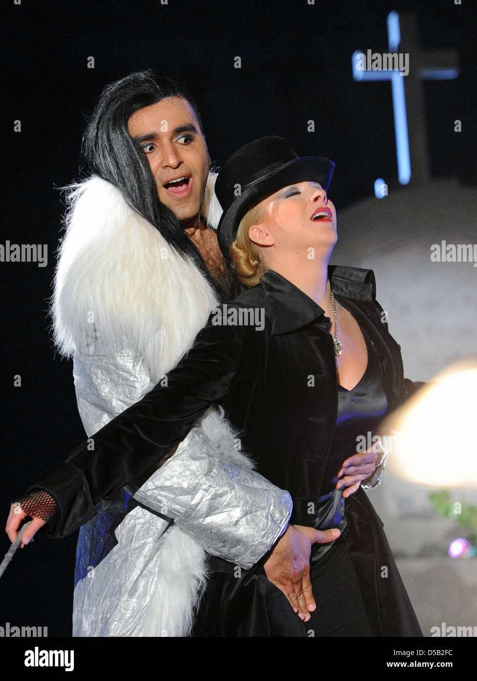 Alejandro Larraga-Schleske (L) as Don Giovanni and Astrid Kessler as ...