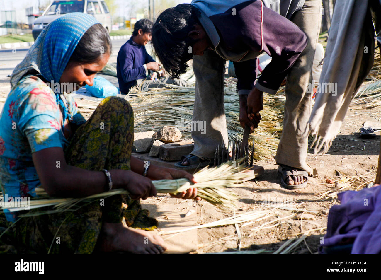 Srinagar, Indian Administered Kashmir, 28th March 2013. Slum dwellers ...