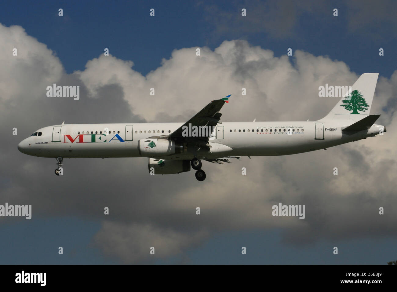 MEA MIDDLE EAST AIRLINES AIRBUS A321 LANDING Stock Photo - Alamy