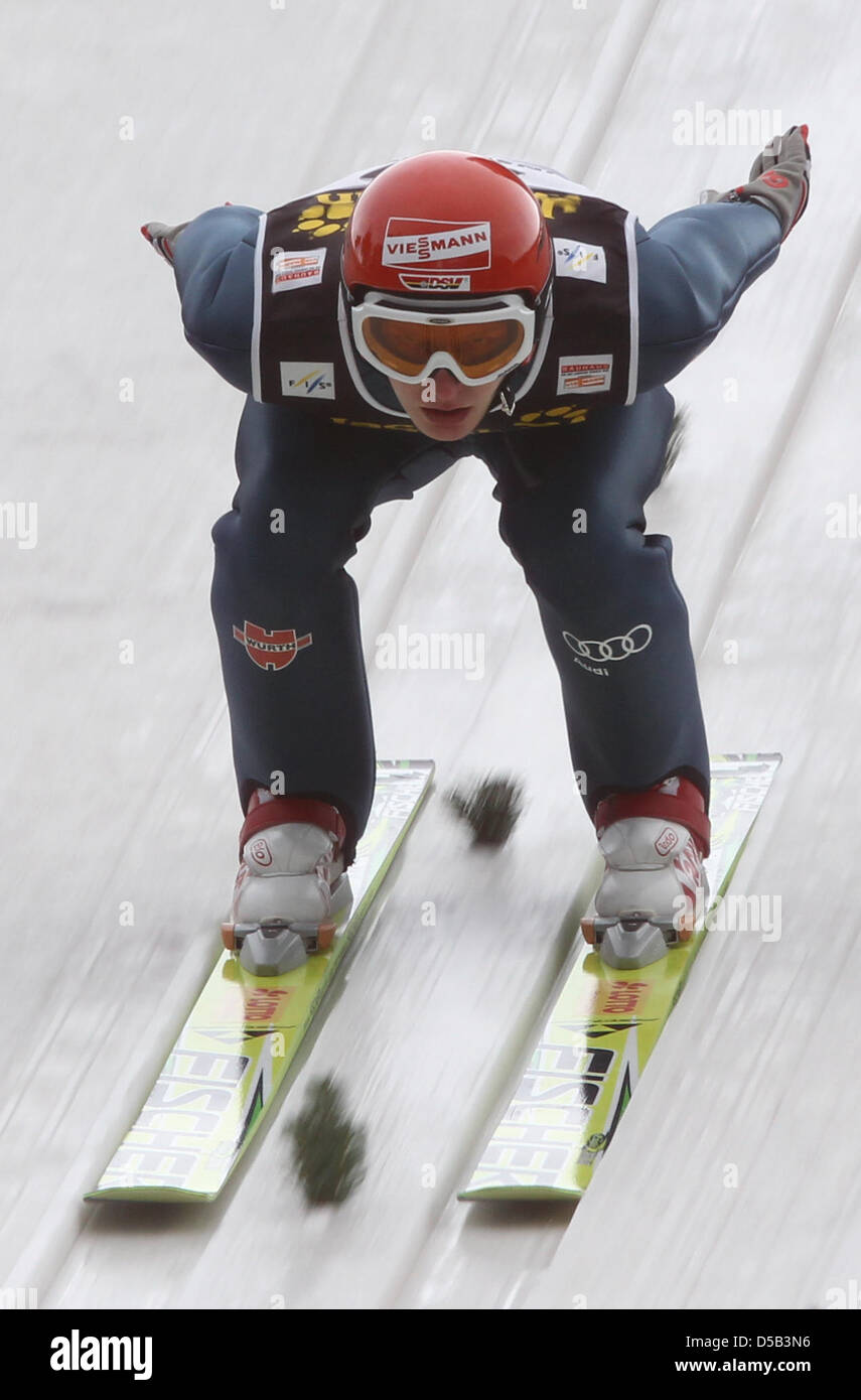 Der deutsche Skispringer Pascal Bodmer springt am Samstag (02.01.2010 ...