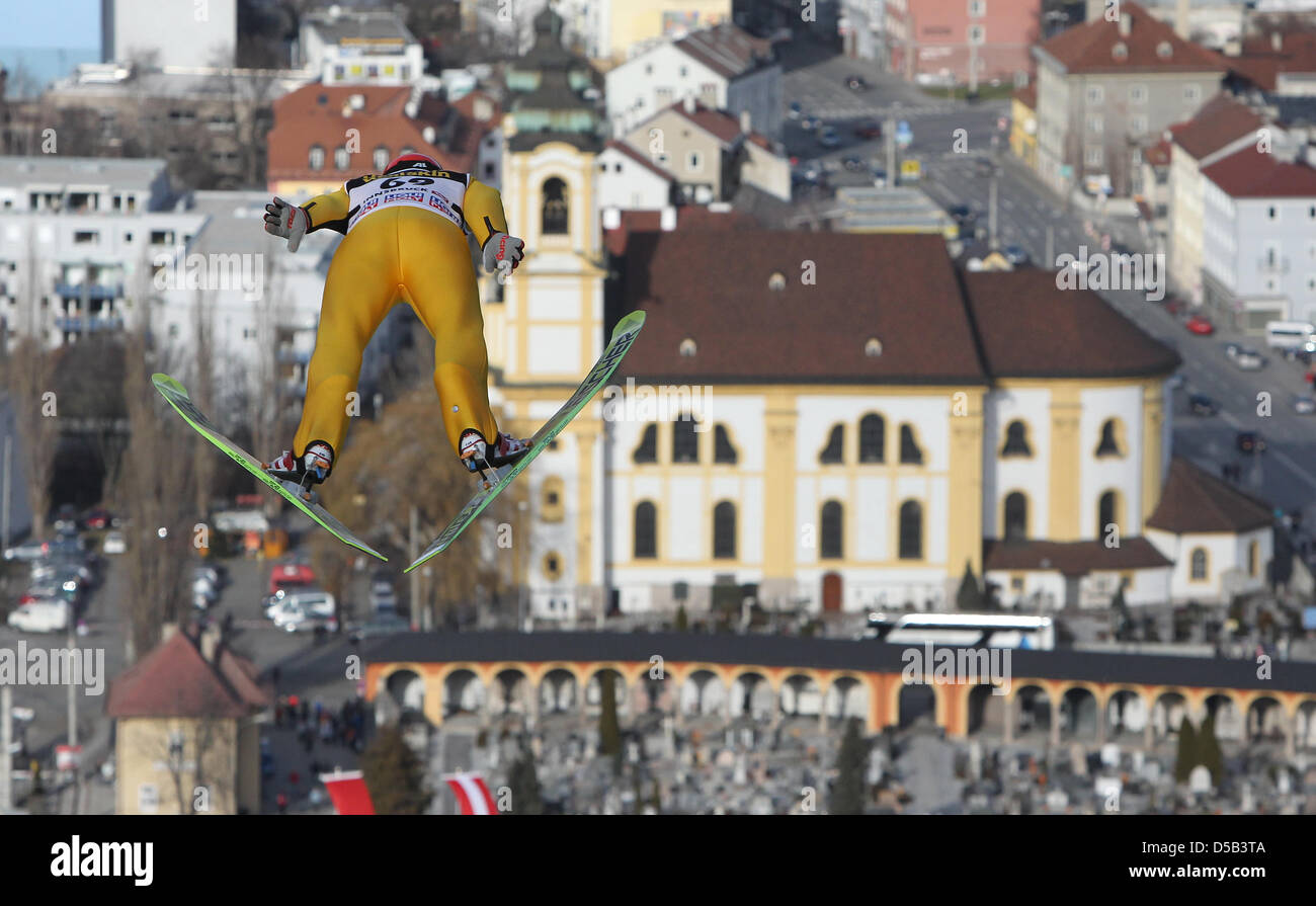 Der deutsche Skispringer Pascal Bodmer springt am Sonntag (03.01.2010 ...