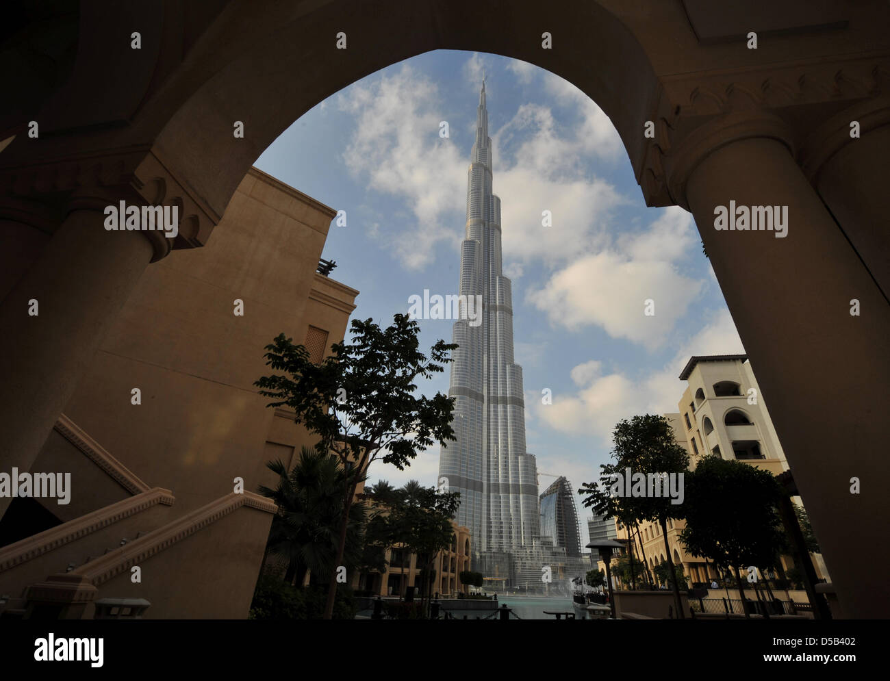 Exterior view on impressive skyscraper Burj Dubai, to be inaugurated ...