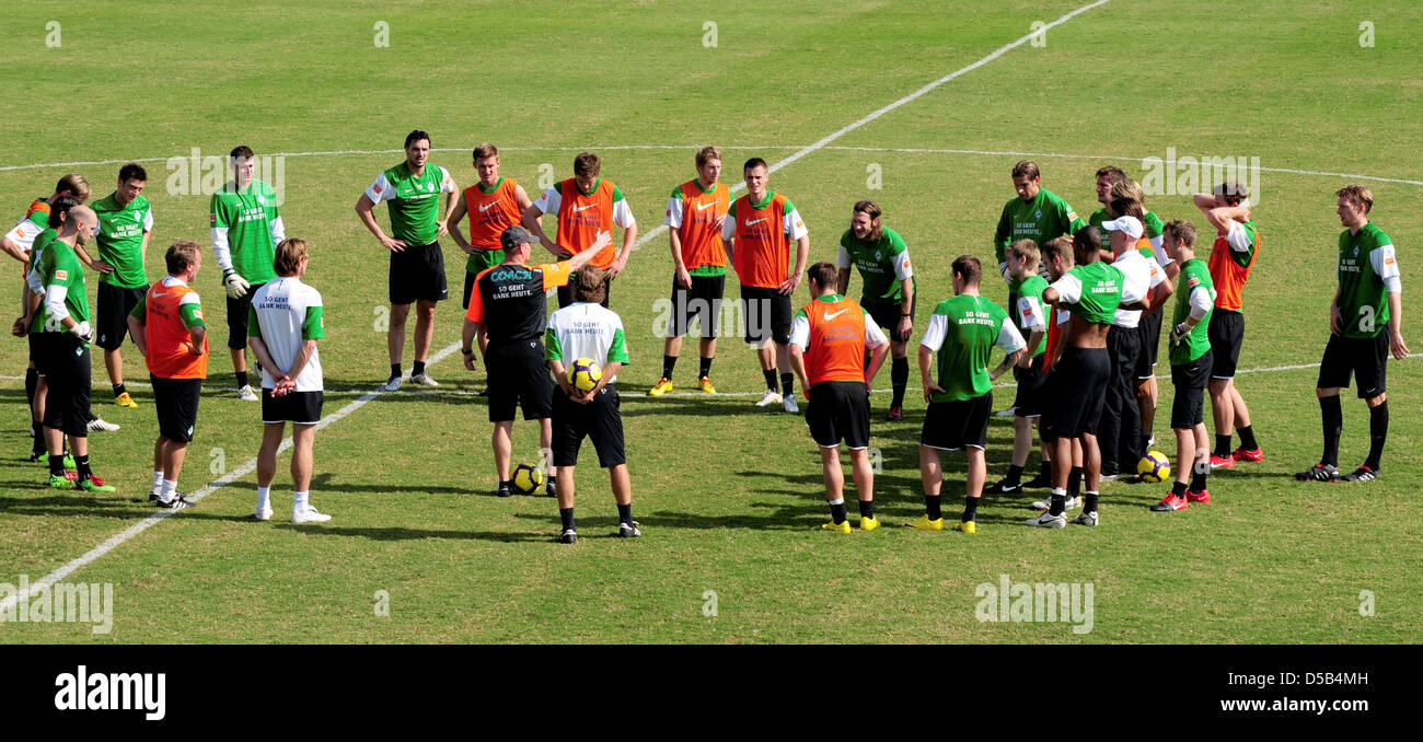 Werder Bremen's players and their coach Thomas Schaaf (C - wearing cap ...