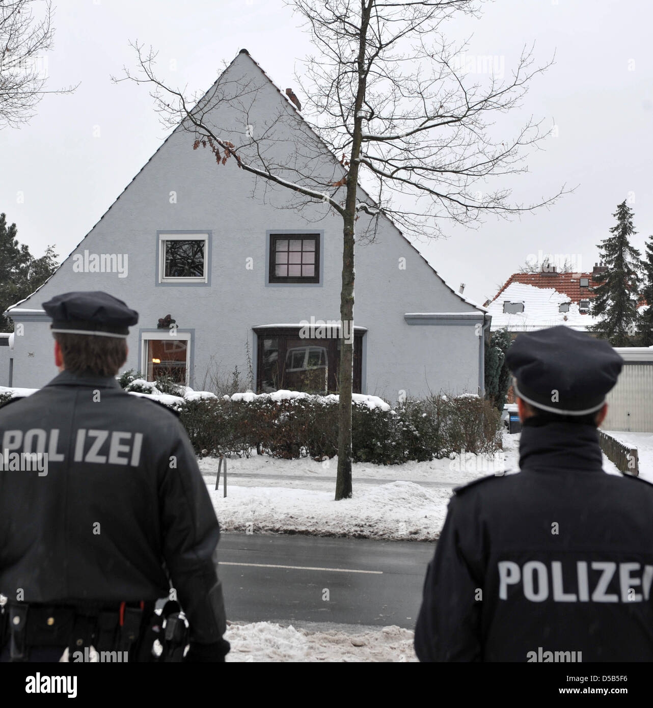 Garageneinfahrt hi-res stock photography and images - Alamy