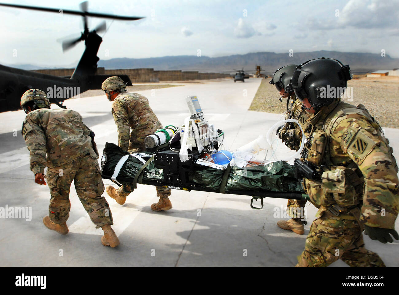 American soldiers waiting hi-res stock photography and images - Alamy