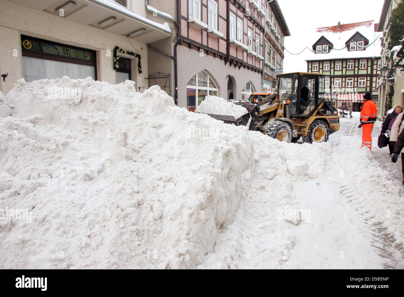 A heavy snow-removal vehicle clears the narrow streets in Wernigerode ...
