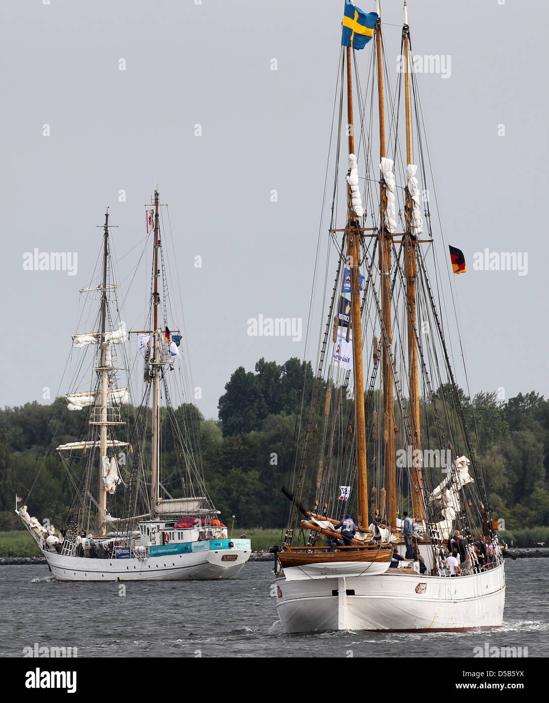 Participants of the 20th Hanse Sail are on their way to the Baltic Sea ...