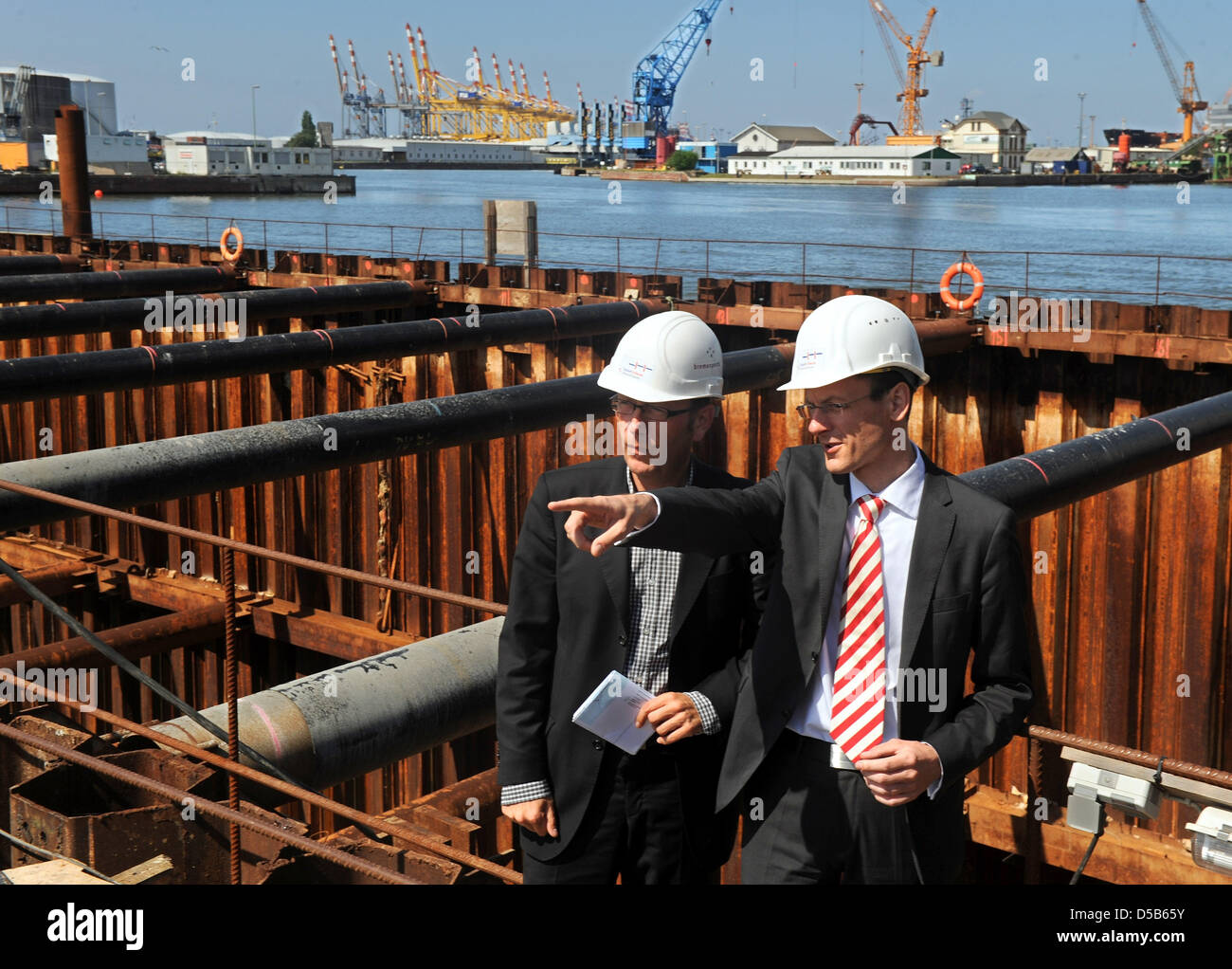 Together with Stefan Woltering, the managing director of Bremensport ...