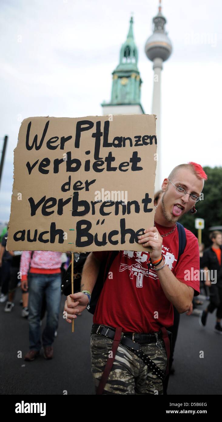 People demonstrate to legalise cannabis in Berlin, Germany, 07 August ...