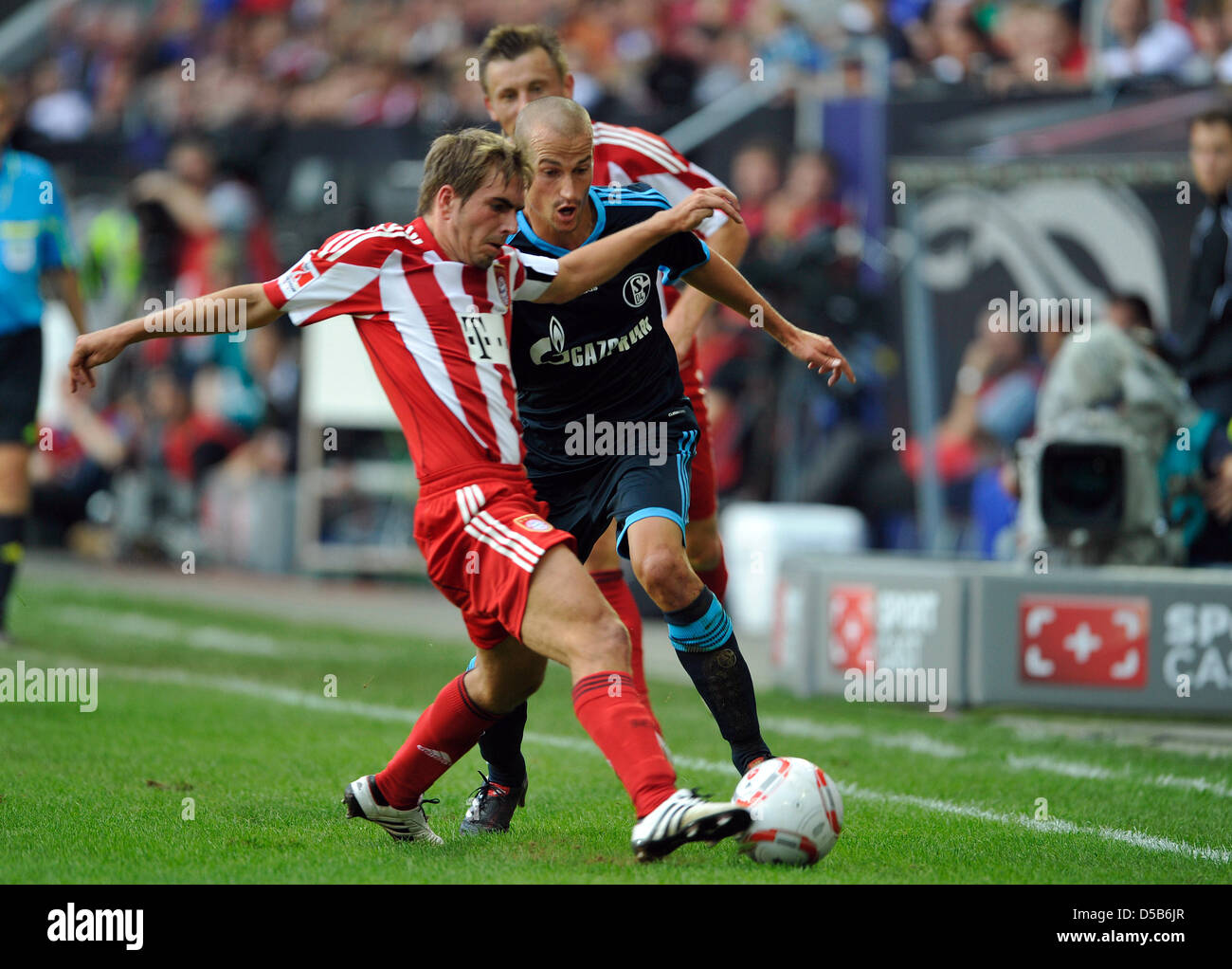 Baynern Munich's Philipp Lahm (L) fights for the ball with Schalke's ...