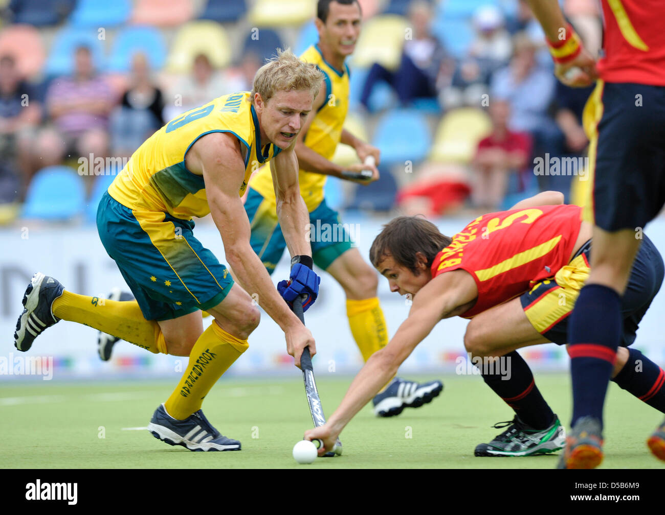 Australia's Matthew Swann (L) fights for the ball with Spain's Bosco ...