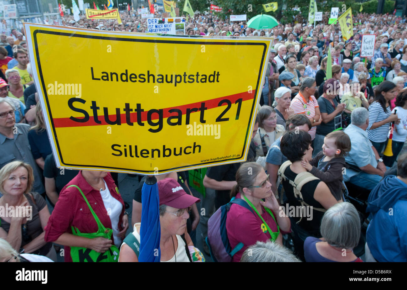 Opponents of the controversial railway project Stuttgart 21 stage a ...