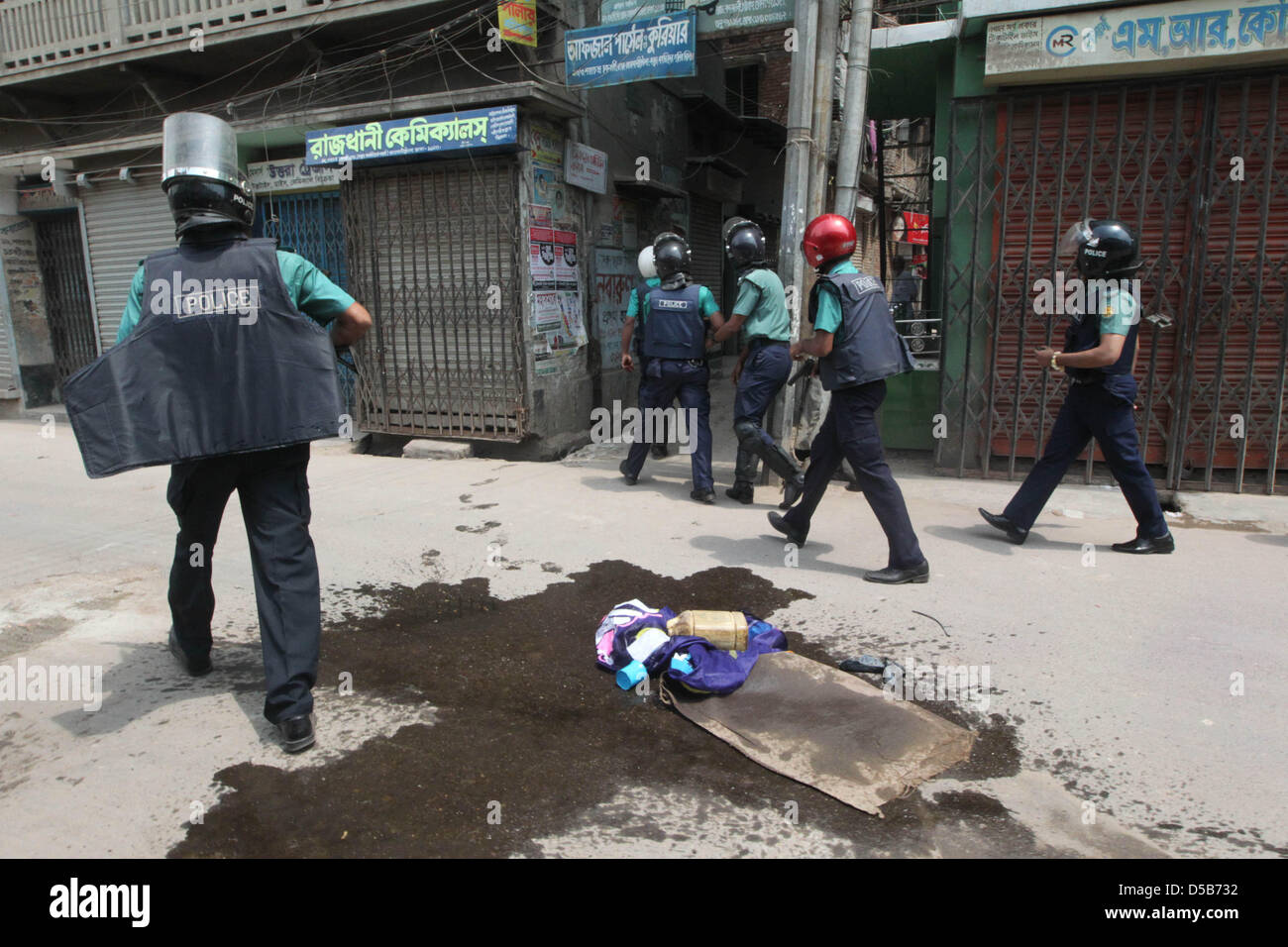 Dhaka, Bangladesh. 28th March 2013. Jan. 4, 2002 - Dhaka, Bangladesh ...