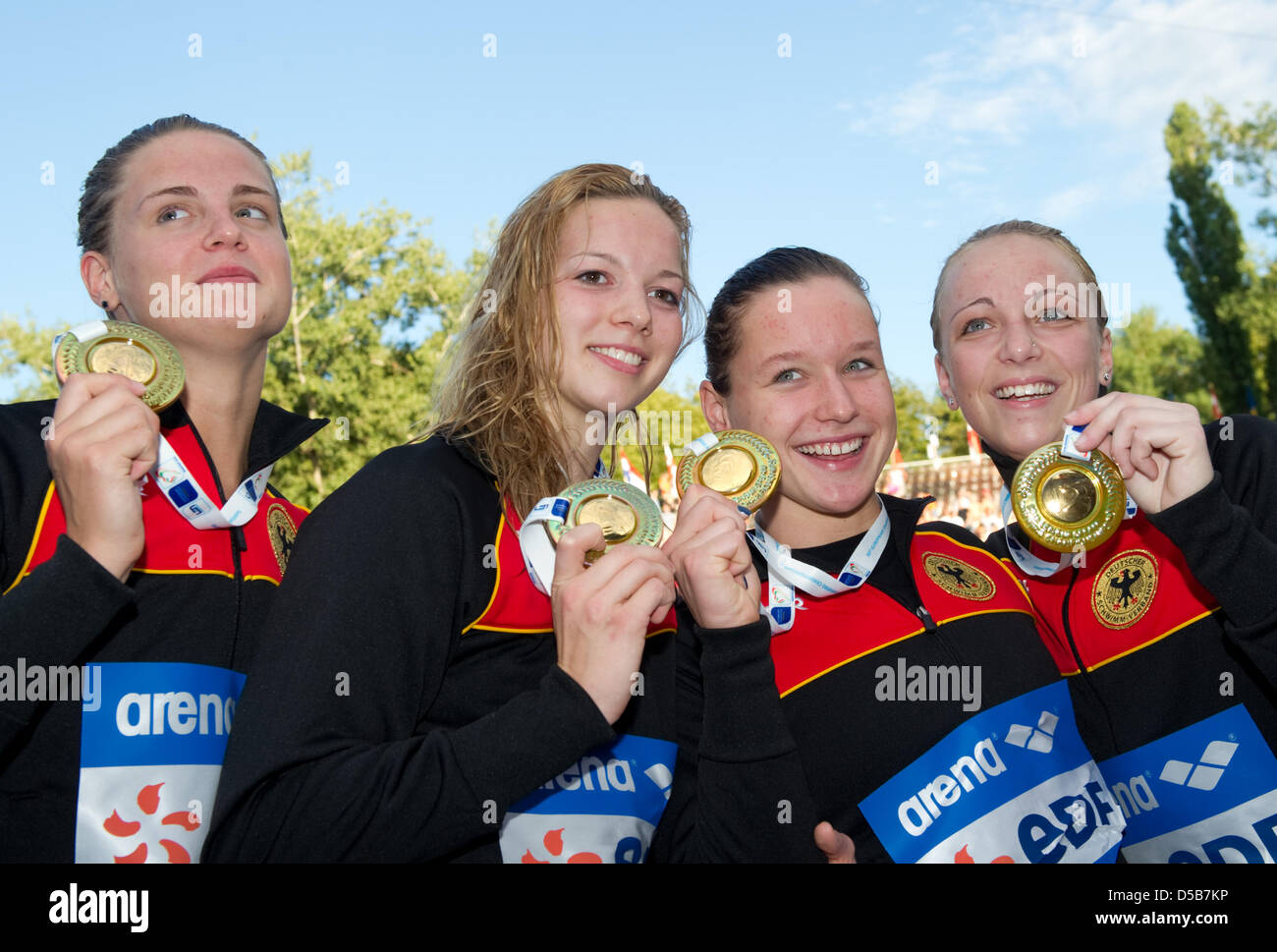 Germany's gold medalists (L-R) Lisa Vitting, Daniela Schreiber, Silke ...