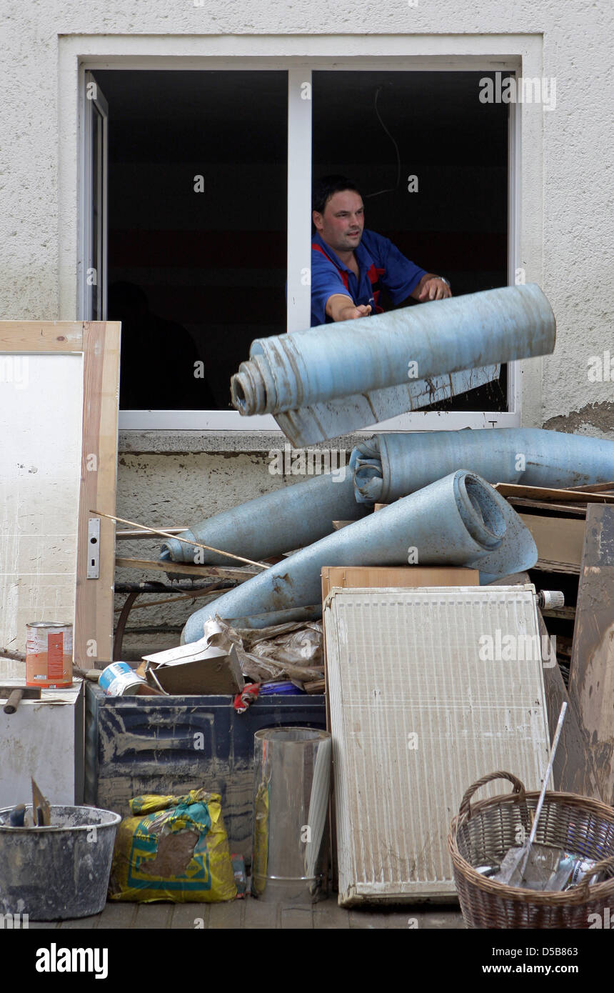 Throw water out window hi-res stock photography and images - Alamy