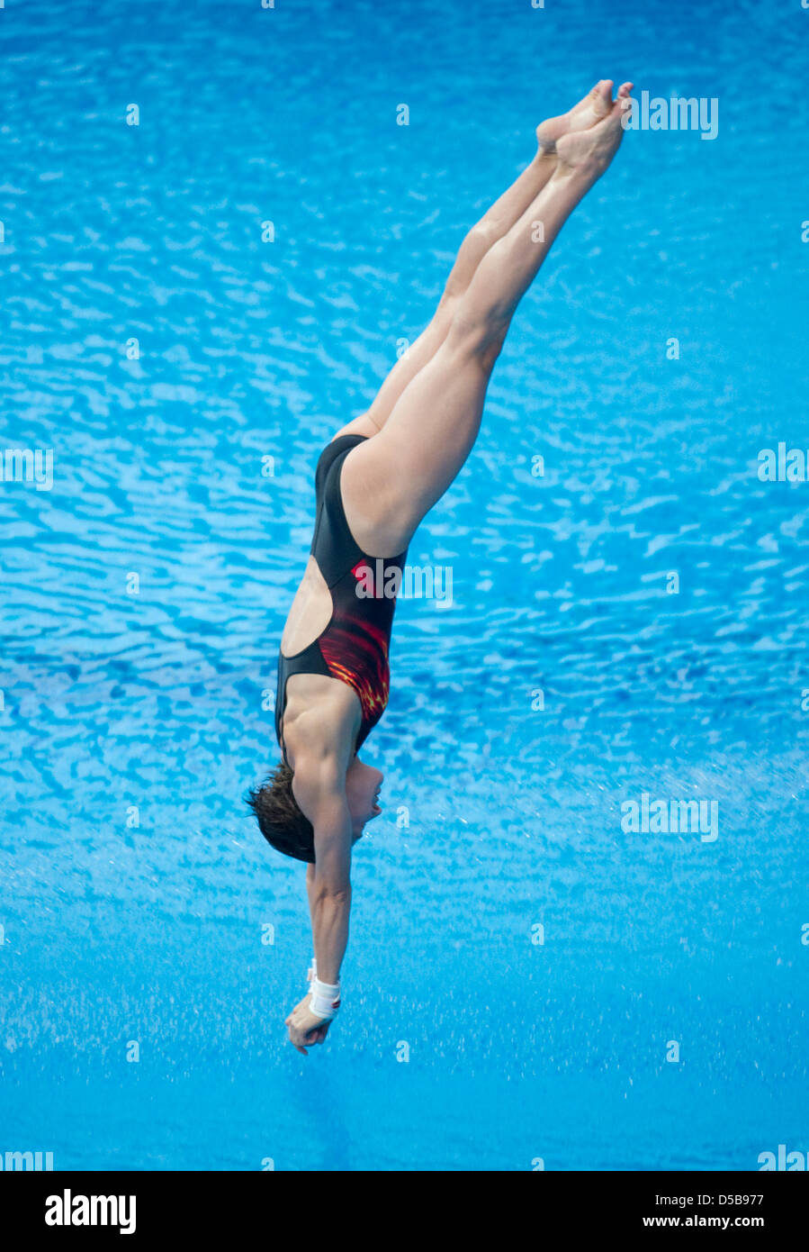 High diving hi-res stock photography and images - Alamy