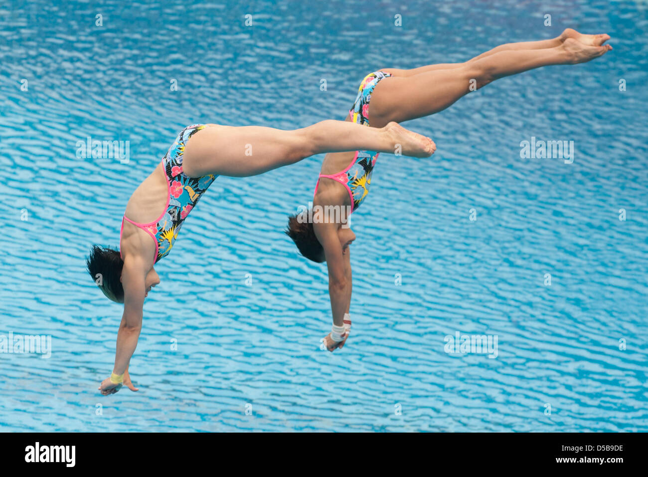 Synchronized diving hi-res stock photography and images - Alamy